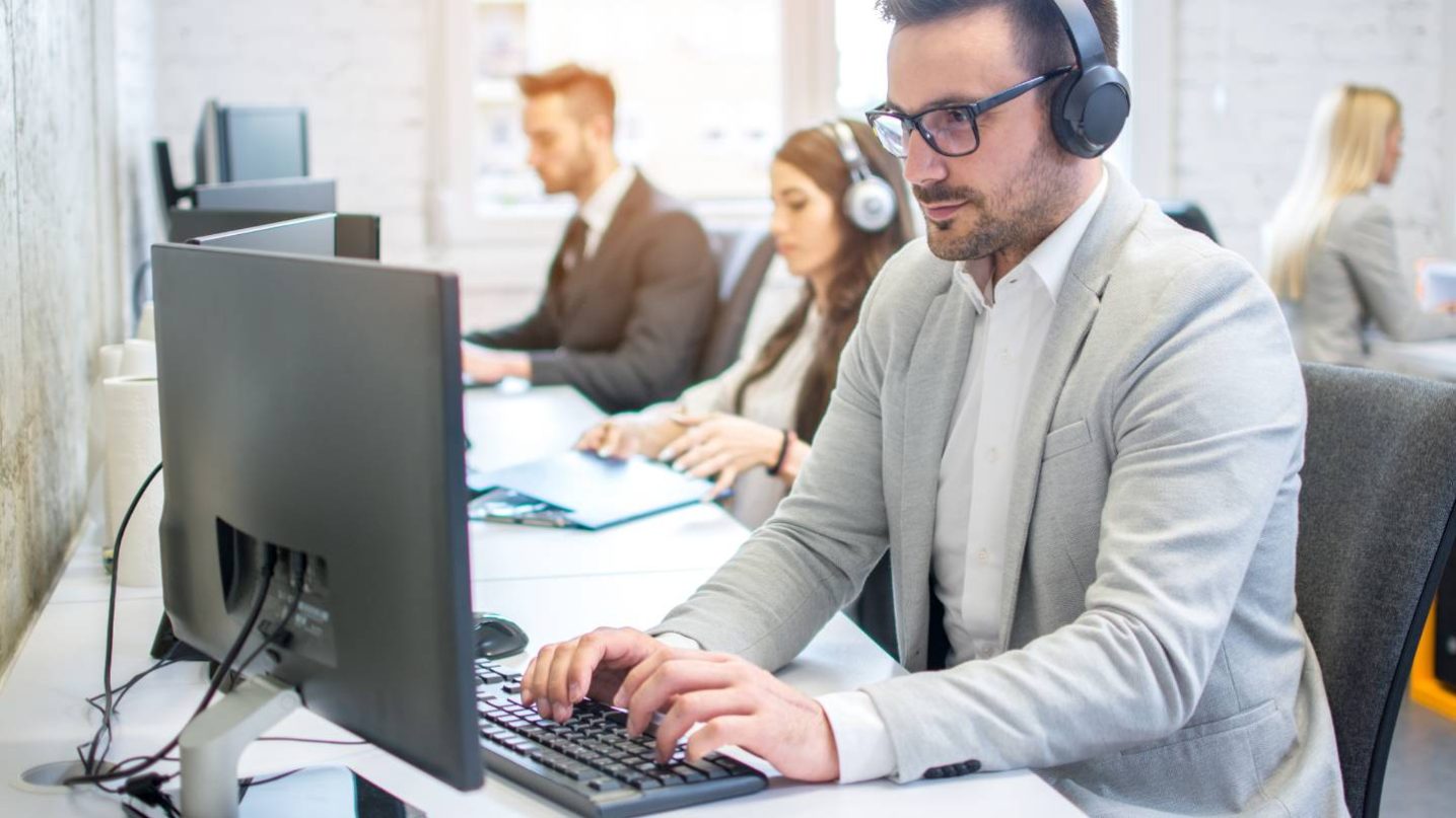 How to Improve Your AHT in a Call Center | Improve Handle Time